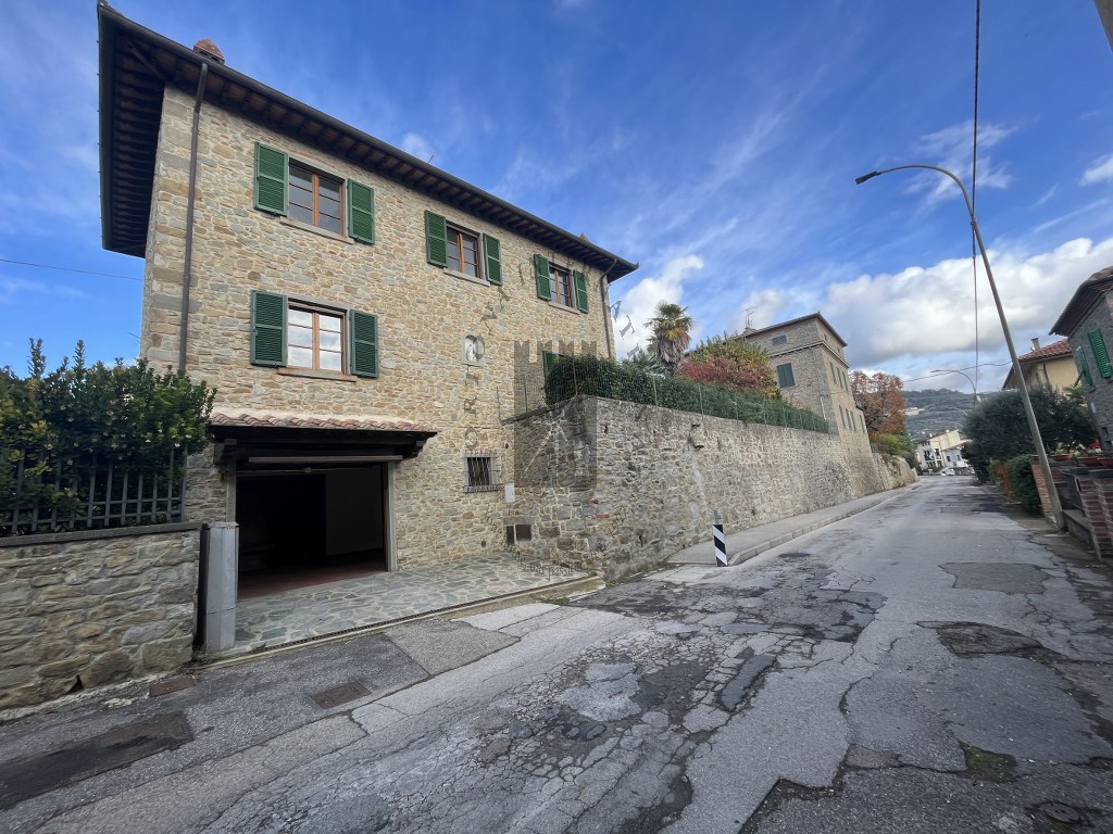 STUNNING HOUSE IN CENTRAL CAMUCIA FOR SALE - Cortona International